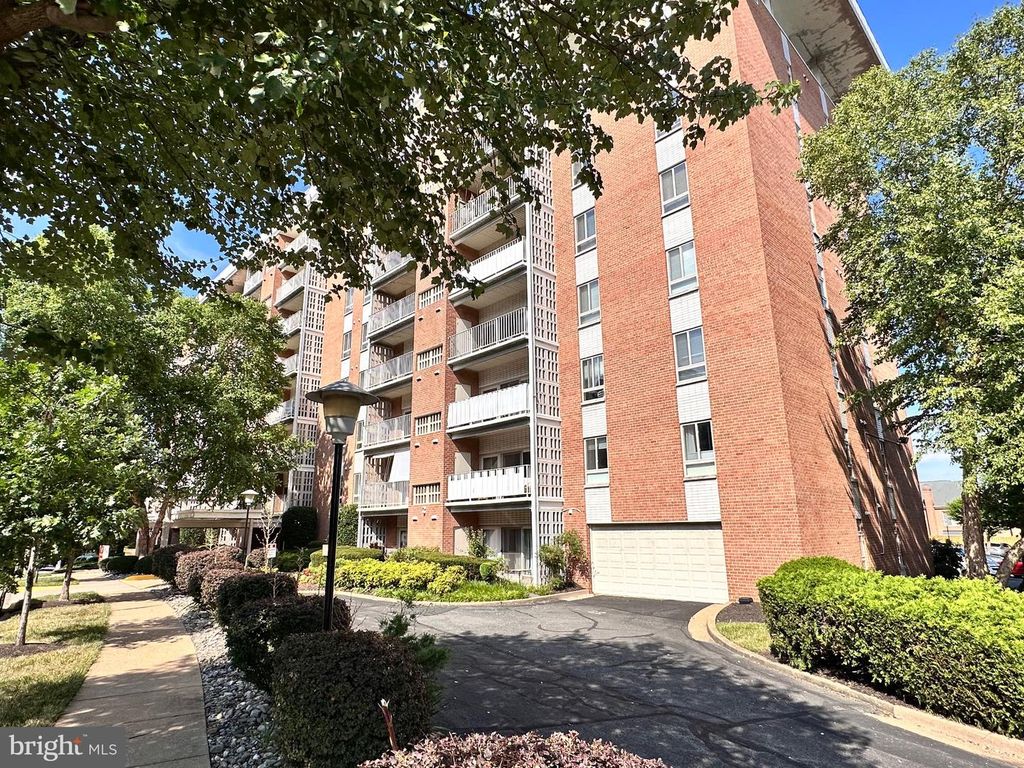 5250 Valley Dr #207, Alexandria, VA 22305 | MLS# VAAX2034860 | Trulia