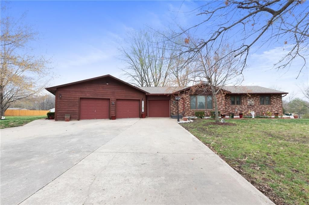 409 Hoover St, Pomona, KS 66076 - See Est. Value, Schools & More
