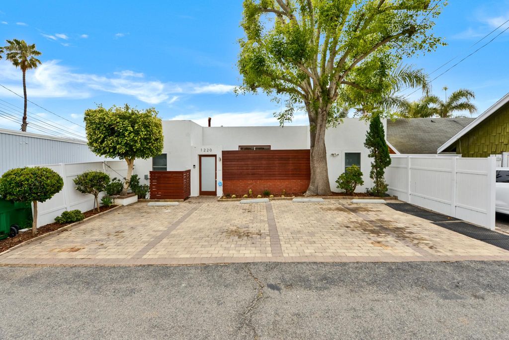 1220 N Coast Hwy, Laguna Beach, CA 92651 - See Est. Value, Schools & More