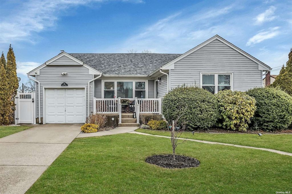 841 Cynthia Drive, East Meadow, NY 11554 | Trulia