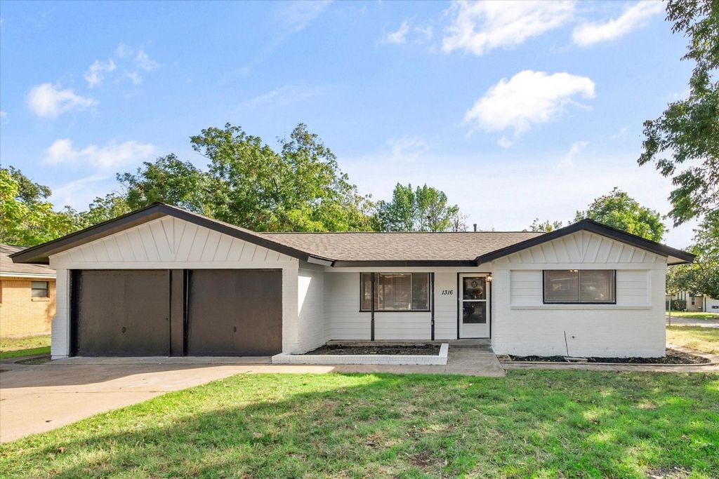 1316 Harrison Ln, Hurst, TX 76053 - See Est. Value, Schools & More