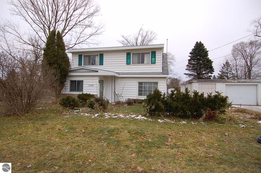 1230 Manning St, Cadillac, MI 49601 - See Est. Value, Schools & More