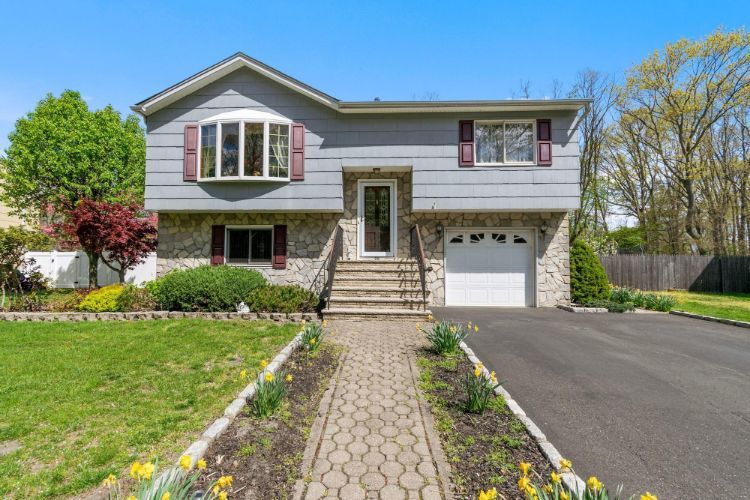 20 Bunker Hill Rd, Hazlet, NJ 07730 - See Est. Value, Schools & More