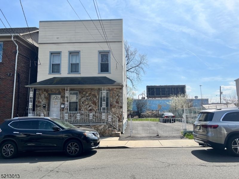 608 Montgomery St, Elizabeth, NJ 07202 - See Est. Value, Schools & More