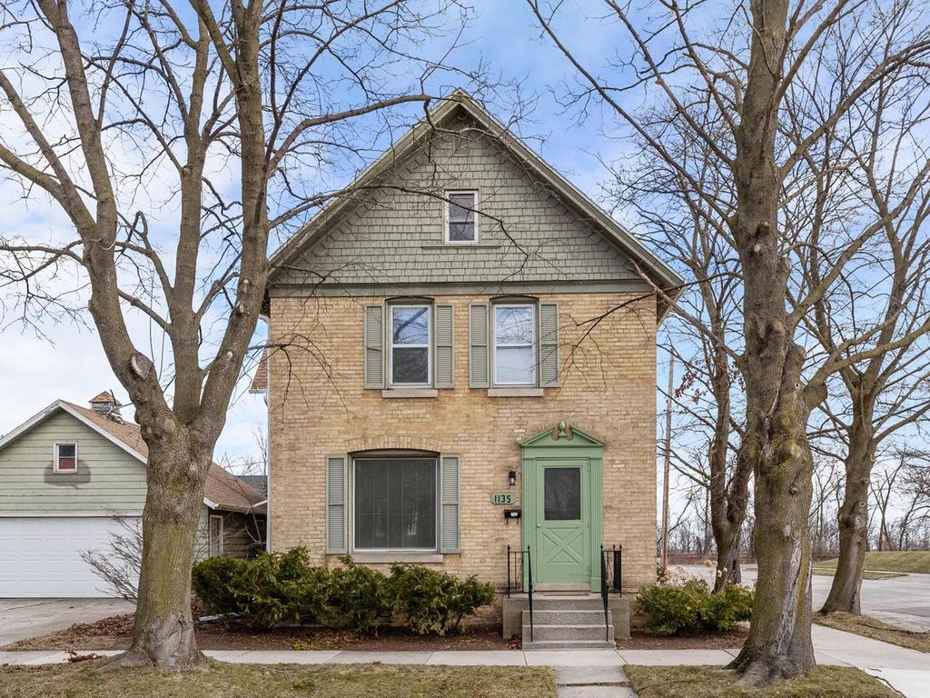 1135 South 7th STREET, Manitowoc, WI 54220 - See Est. Value, Schools & More