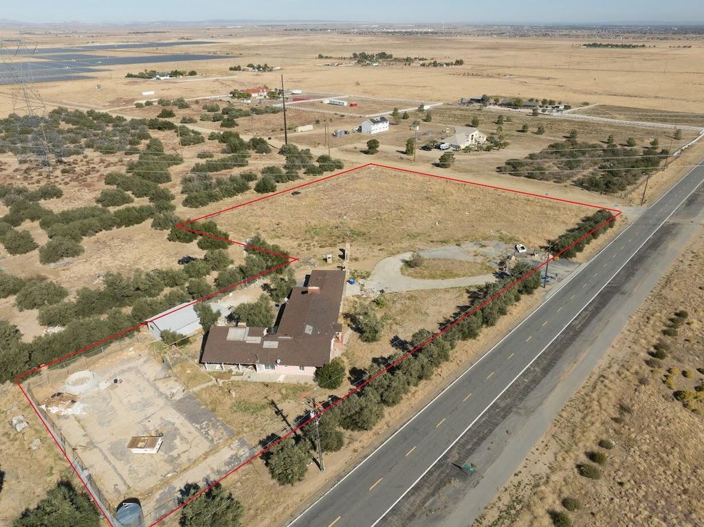 8539 W Avenue L, Lancaster, CA 93536 - See Est. Value, Schools & More