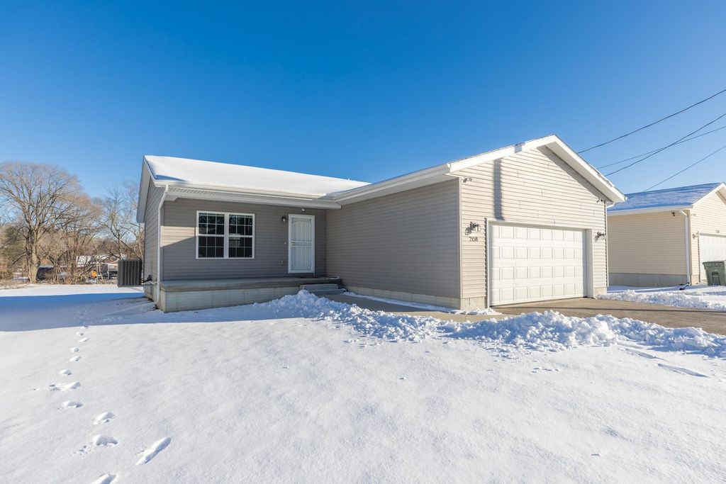 2158 Burton Ave, Waterloo, IA 50703 | Trulia 2158 Burton Ave, Waterloo, IA 50703 | Trulia