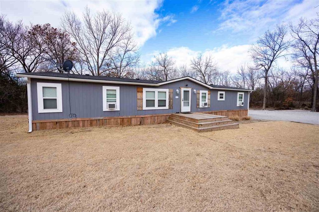 22 Leisure Ln, Ponca City, OK 74604 | MLS# 40974 - Trulia | Trulia