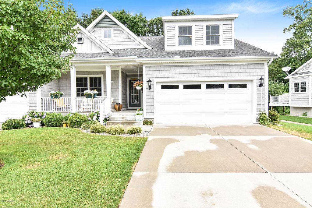 607 Lakeview Ln, Spring Lake, MI 49456 - See Est. Value, Schools & More