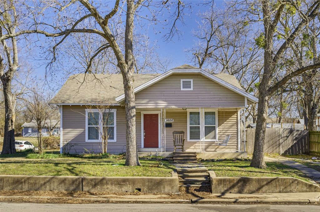 1600 Park St, Commerce, TX 75428 - See Est. Value, Schools & More