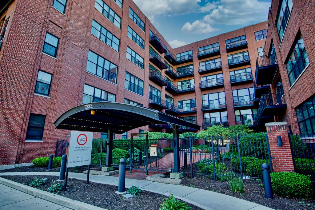 2323 W Pershing Rd #333, Chicago, IL 60609 - See Est. Value, Schools & More
