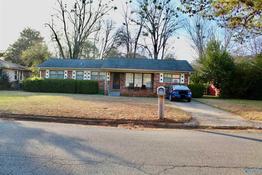 2111 Linde St NW, Huntsville, AL 35810 | MLS# 21849266 | Trulia