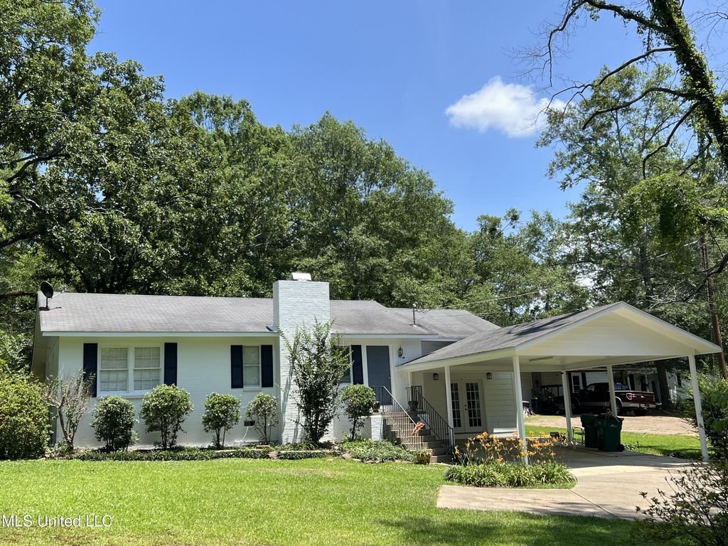 702 N Saint Matthew St, Carthage, MS 39051 - See Est. Value, Schools & More