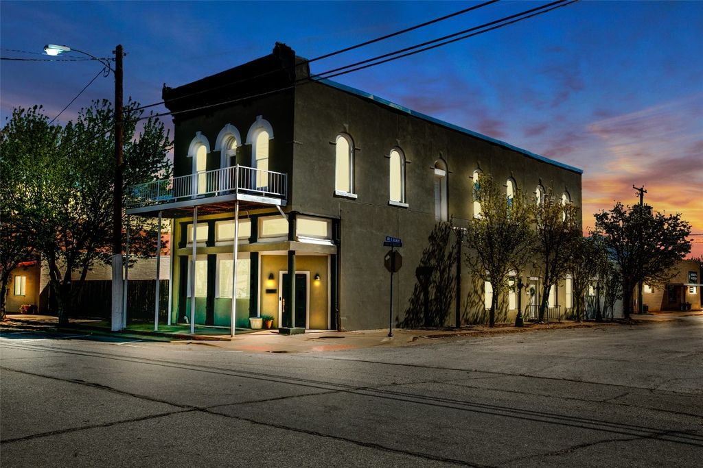 102 N Bridge St, Henrietta, TX 76365 - See Est. Value, Schools & More