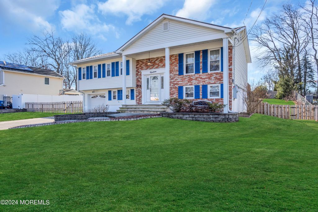 14 Brunswick Drive, Howell, NJ 07731 - See Est. Value, Schools & More