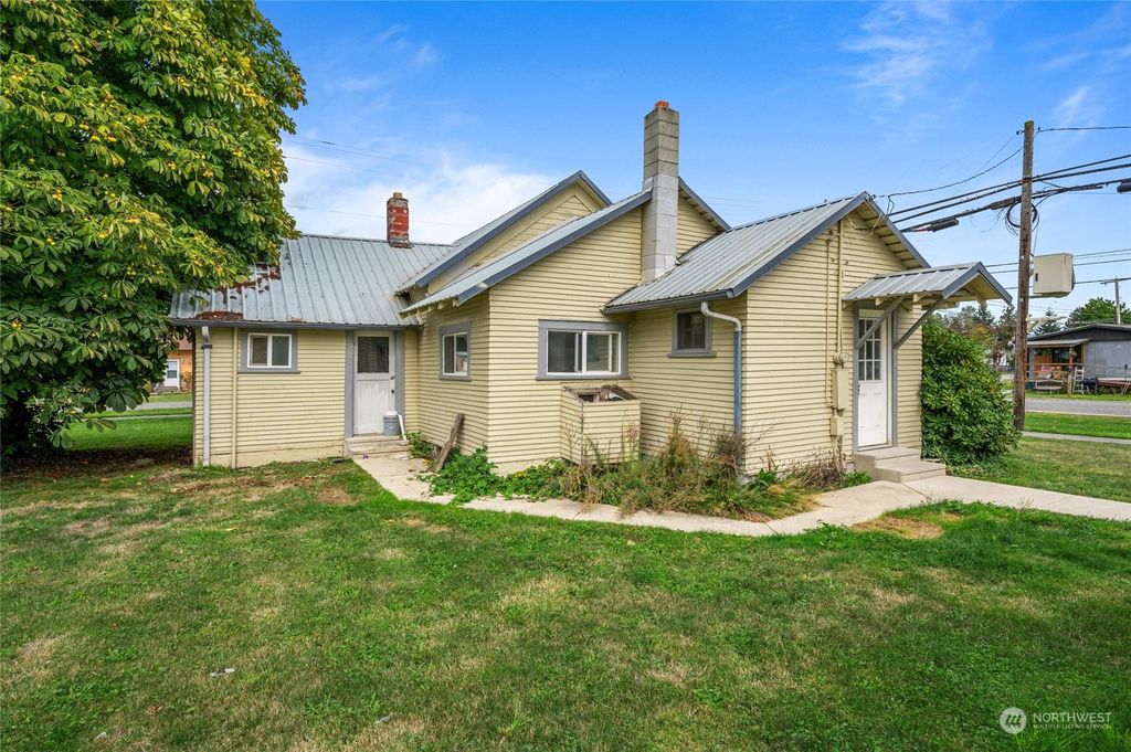 1011 Sumas Avenue, Sumas, WA 98295 - See Est. Value, Schools & More