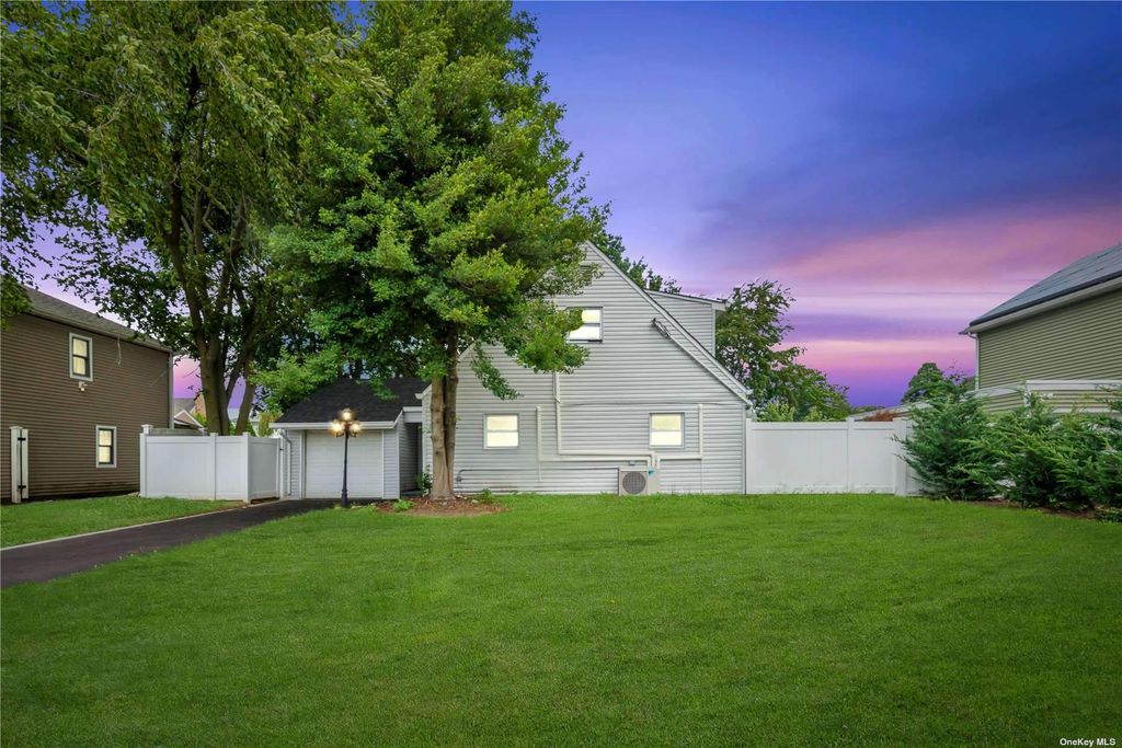 4717 Merrick Road, Massapequa, NY 11758 | Trulia