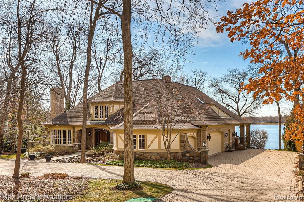 1045 Timberlake Dr, Bloomfield Hills, MI 48302 | Trulia