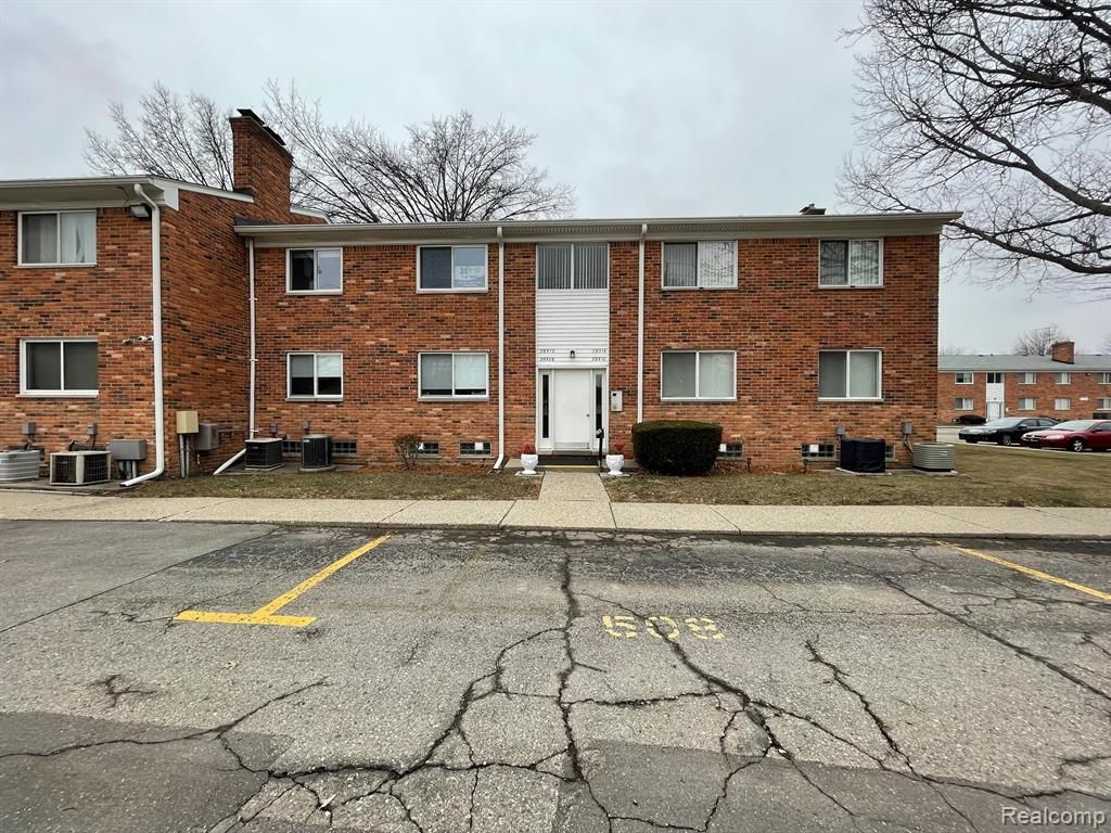 29512 Hoover Rd, Warren, MI 48093 - See Est. Value, Schools & More