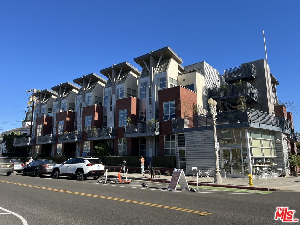 1912 Broadway #108, Santa Monica, CA 90404 | MLS# 23-331213 | Trulia