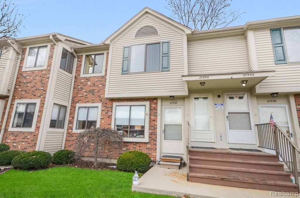 27558 Harrison Woods Ln, Harrison Township, MI 48045 - See Est. Value ...