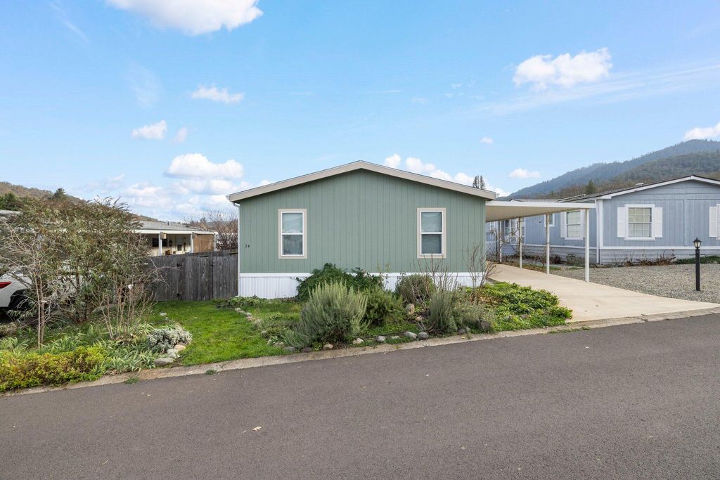 8401 Old Stage Rd #74, Central Point, OR 97502 - See Est. Value ...