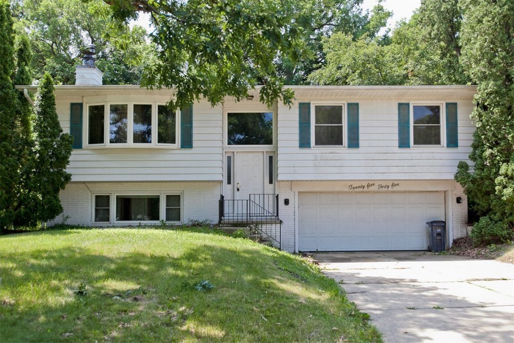 2545 N Ave NW, Cedar Rapids, IA 52405 - See Est. Value, Schools & More
