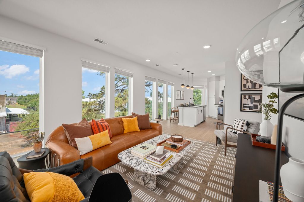 3001 W 11th St #428, Houston, TX 77008 - See Est. Value, Schools & More