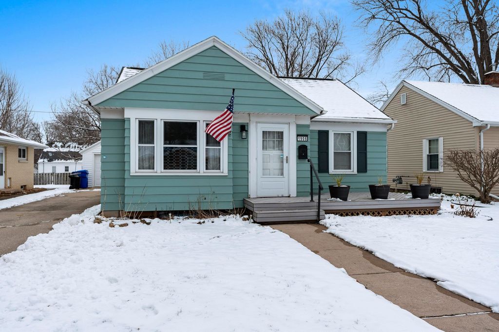 1906 N Harriman St, Appleton, WI 54911 - See Est. Value, Schools & More