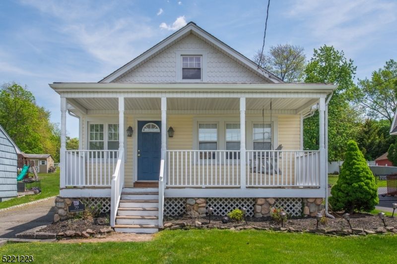 70 Browertown Rd, Little Falls, NJ 07424 - See Est. Value, Schools & More