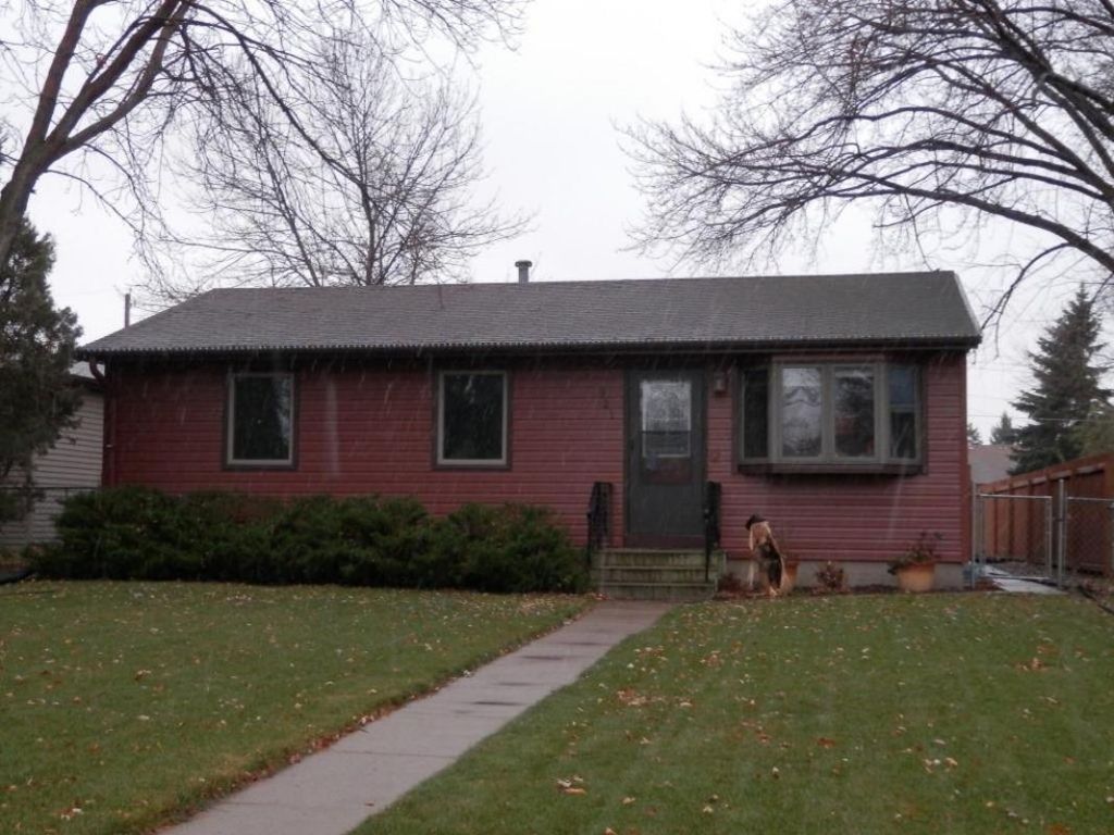 921 15th St SW, Jamestown, ND 58401 - See Est. Value, Schools & More