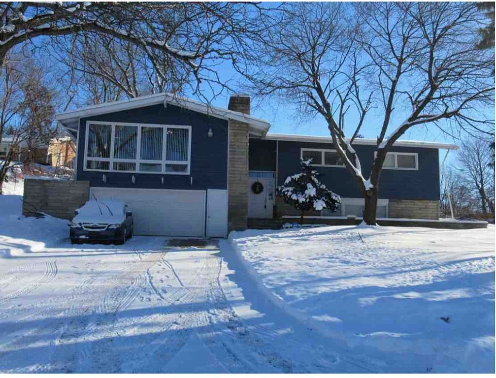 2290 Riverbend Dr, Benton Harbor, MI 49022 - See Est. Value, Schools & More