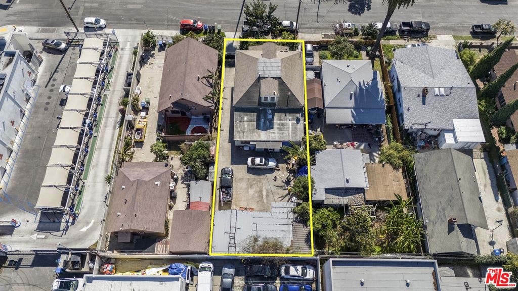 1719 W 35th St, Los Angeles, CA 90018 | MLS# 24-357193 | Trulia