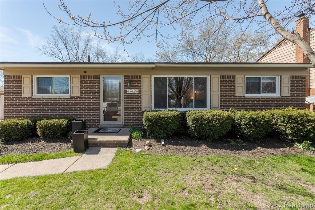 47429 Gallus Dr, Chesterfield, MI 48047 - See Est. Value, Schools & More