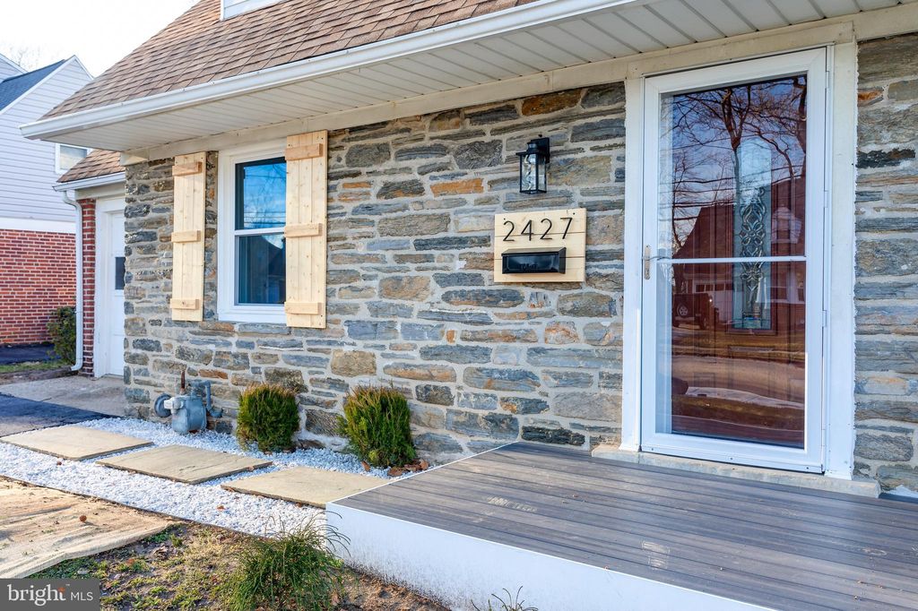 2427 Franklin Ave, Secane, PA 19018 - See Est. Value, Schools & More