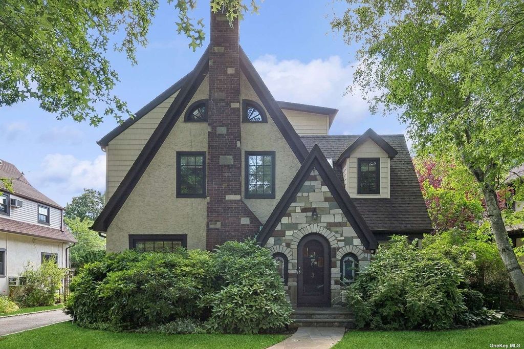 3 Brixton Road, Garden City, NY 11530 - See Est. Value, Schools & More