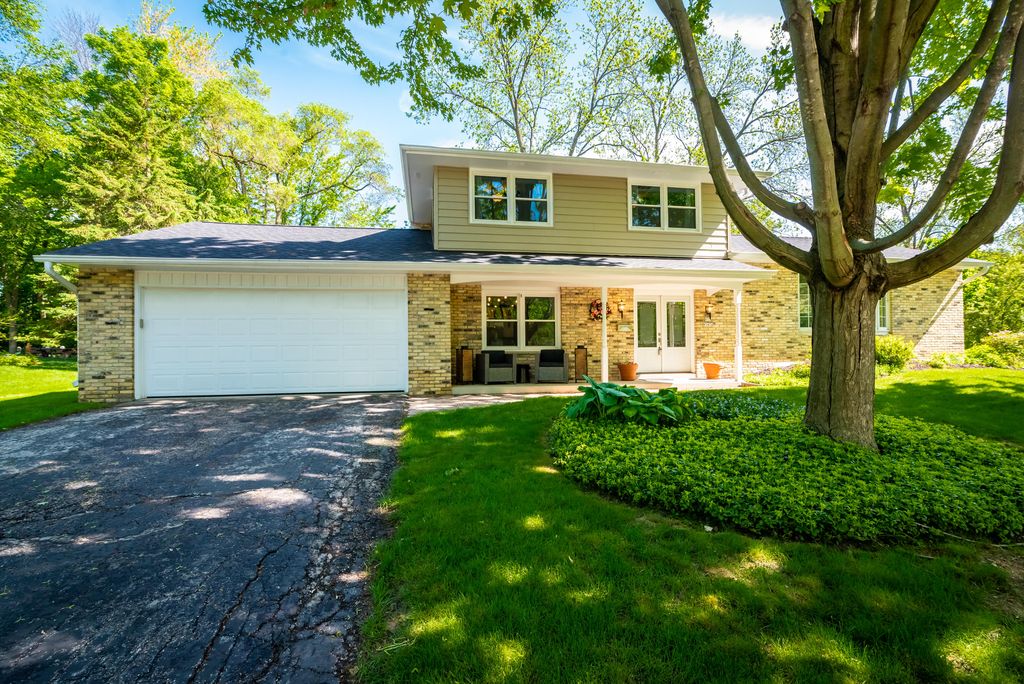N73W5858 Appletree Ln, Cedarburg, WI 53012 - See Est. Value, Schools & More