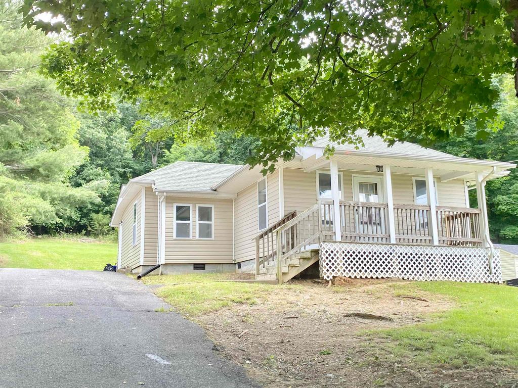 1733 Springhill Rd, Staunton, VA 24401 - See Est. Value, Schools & More