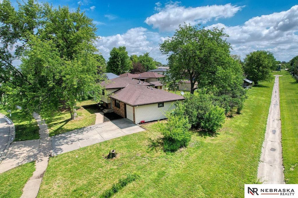 11010 N 137th St, Waverly, NE 68462 - See Est. Value, Schools & More