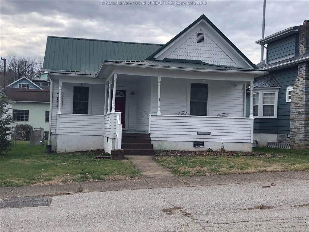 425 Walnut St, Hamlin, WV 25523 - See Est. Value, Schools & More