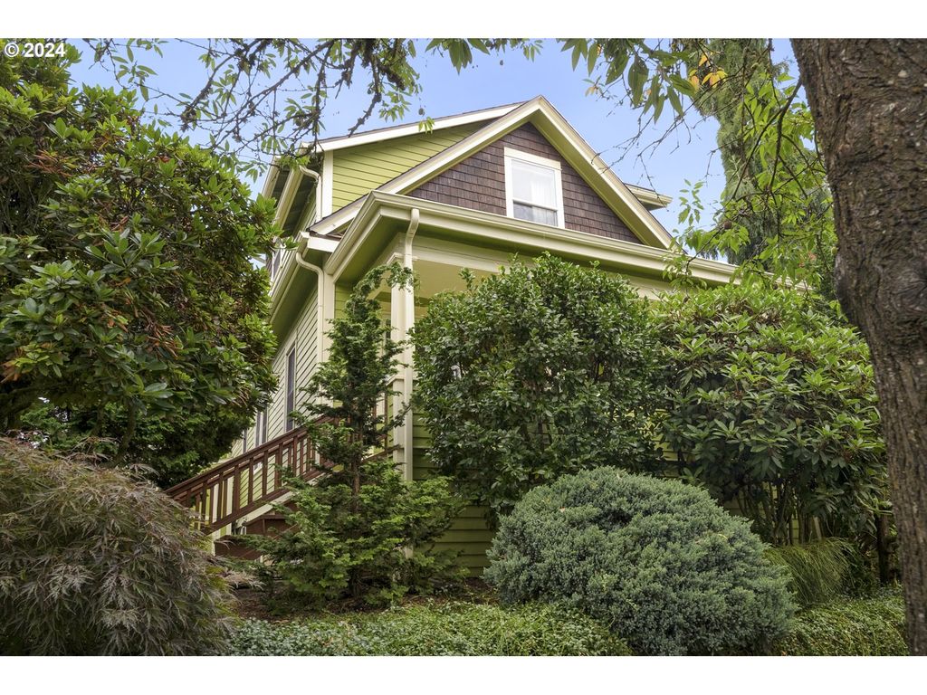 3917 NE 12th Ave, Portland, OR 97212 - See Est. Value, Schools & More