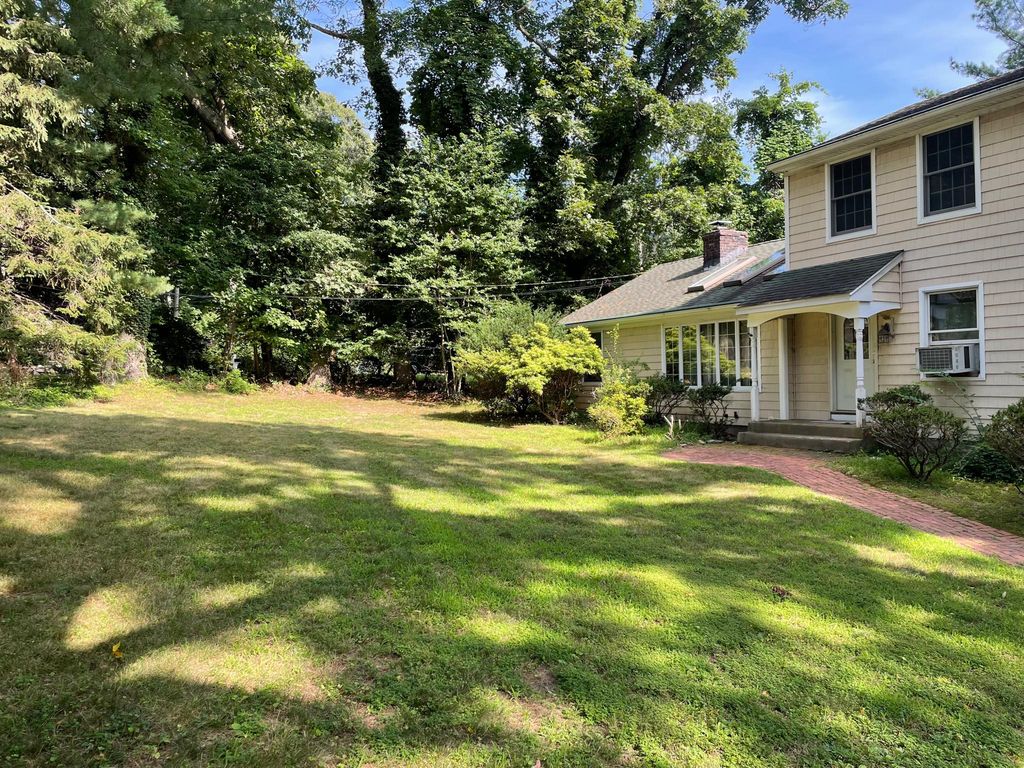 8 Hillsview Rd, Stony Brook, NY 11790 - See Est. Value, Schools & More