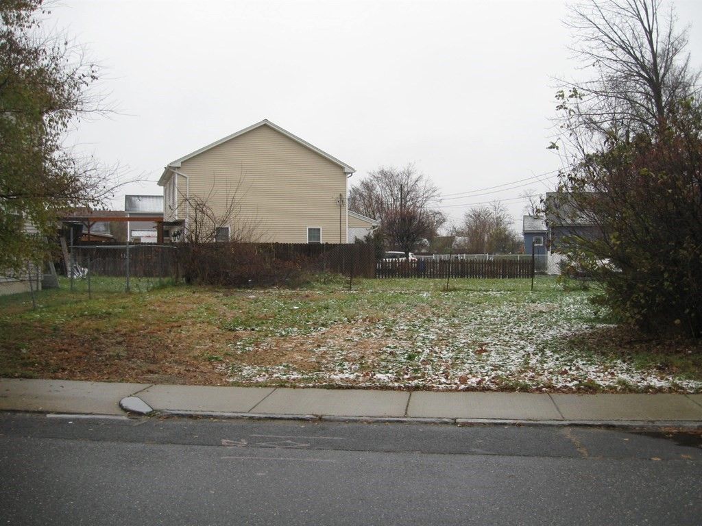 50 Spruce St, Springfield, MA 01105 - See Est. Value, Schools & More