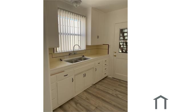 3611 W 61st St #2, Los Angeles, CA 90043 - See Est. Value, Schools & More