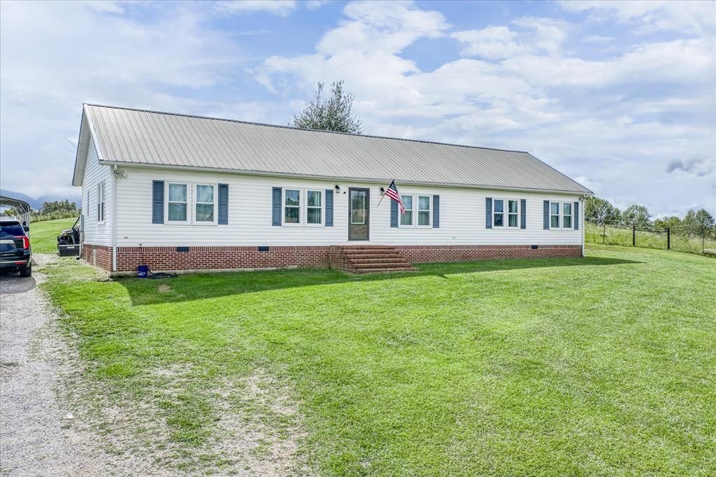 2211 N Lick Creek Rd, Byrdstown, TN 38549 | MLS# 241329 - Trulia | Trulia