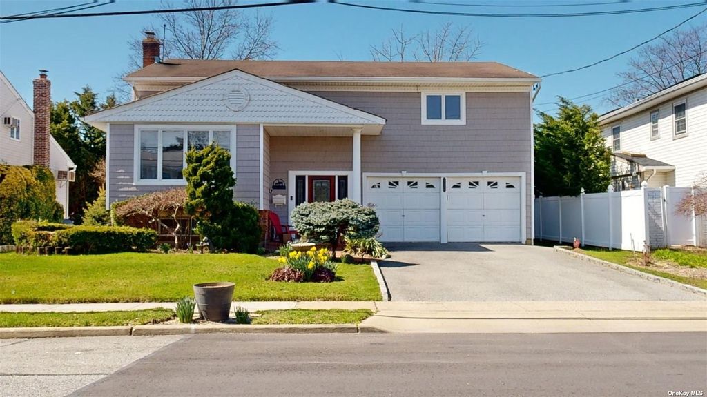 3510 Howard Boulevard, Baldwin, NY 11510 - See Est. Value, Schools & More