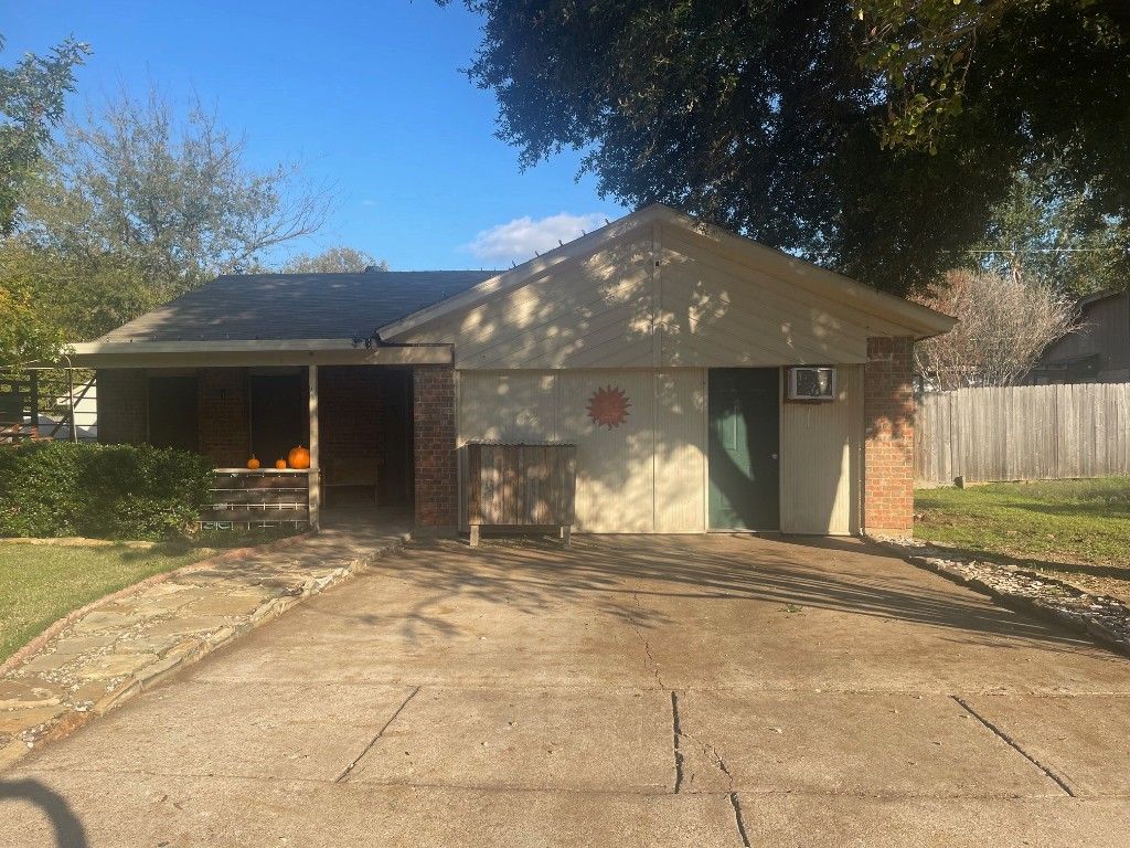 6225 Springwood Dr, Arlington, TX 76001 - See Est. Value, Schools & More