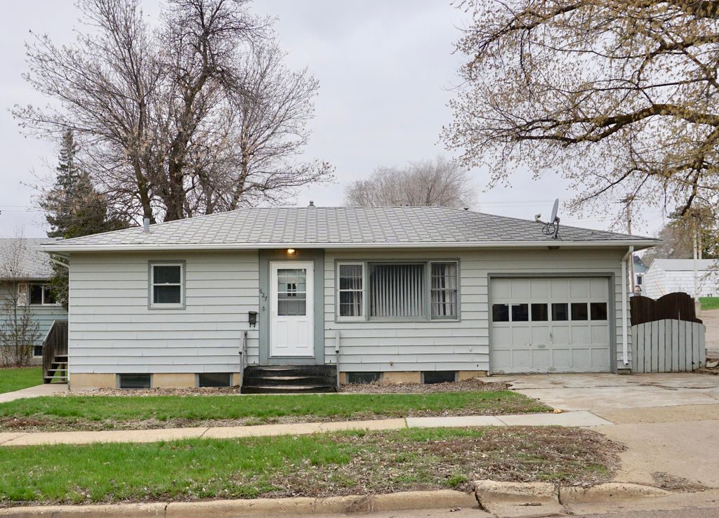 627 Sims St, Dickinson, ND 58601 - See Est. Value, Schools & More