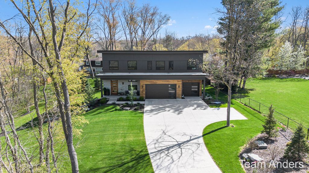 7455 Cascade Rd SE, Grand Rapids, MI 49546 - See Est. Value, Schools & More