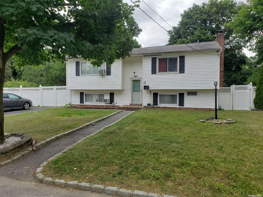 8 N 10th Street, Wheatley Heights, NY 11798 - See Est. Value, Schools ...
